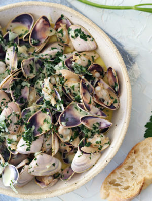 Pipis with Garlic White Wine Cream Sauce - Belly Rumbles