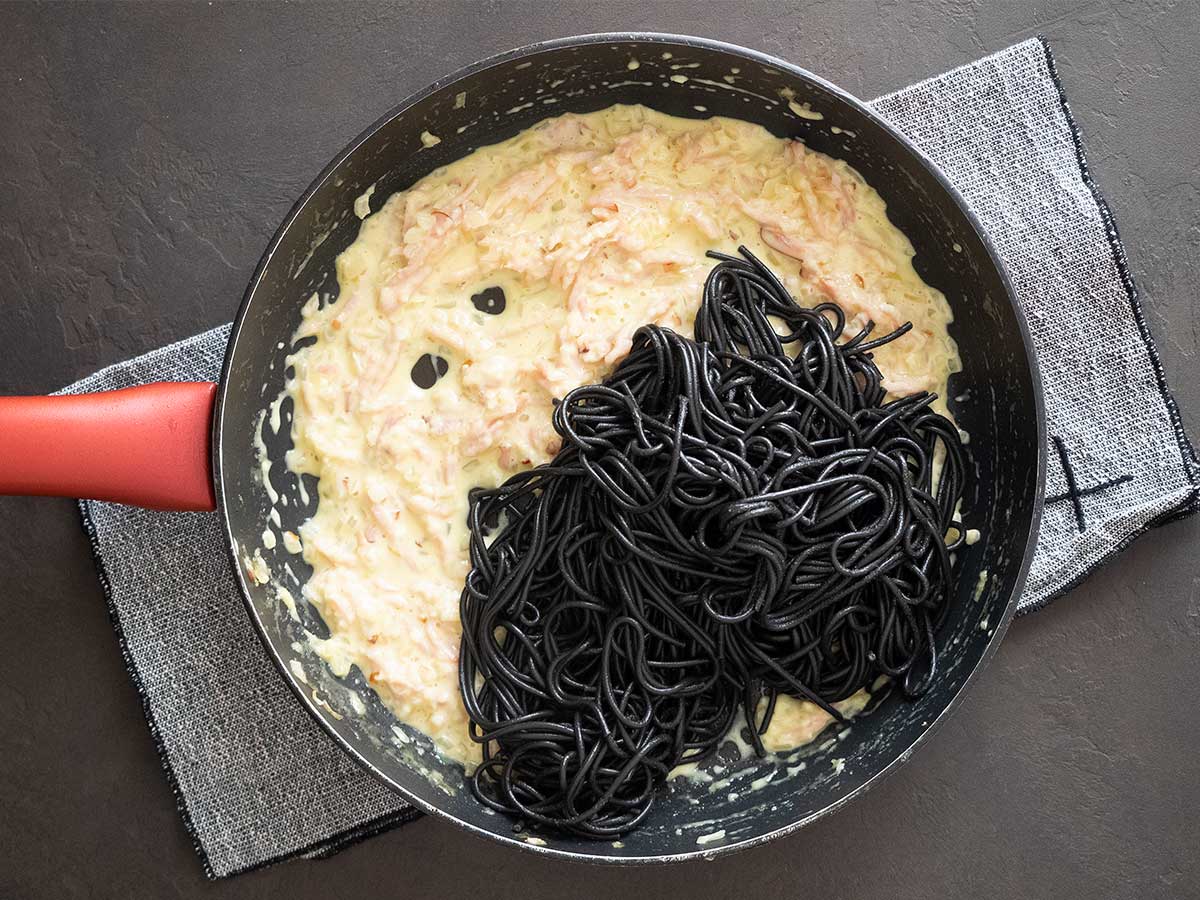 Mushroom Skulls Spooky Pasta - Belly Rumbles