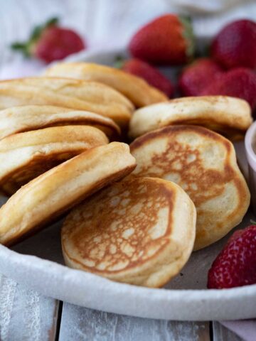 Delicious Fluffy Pikelets - Belly Rumbles